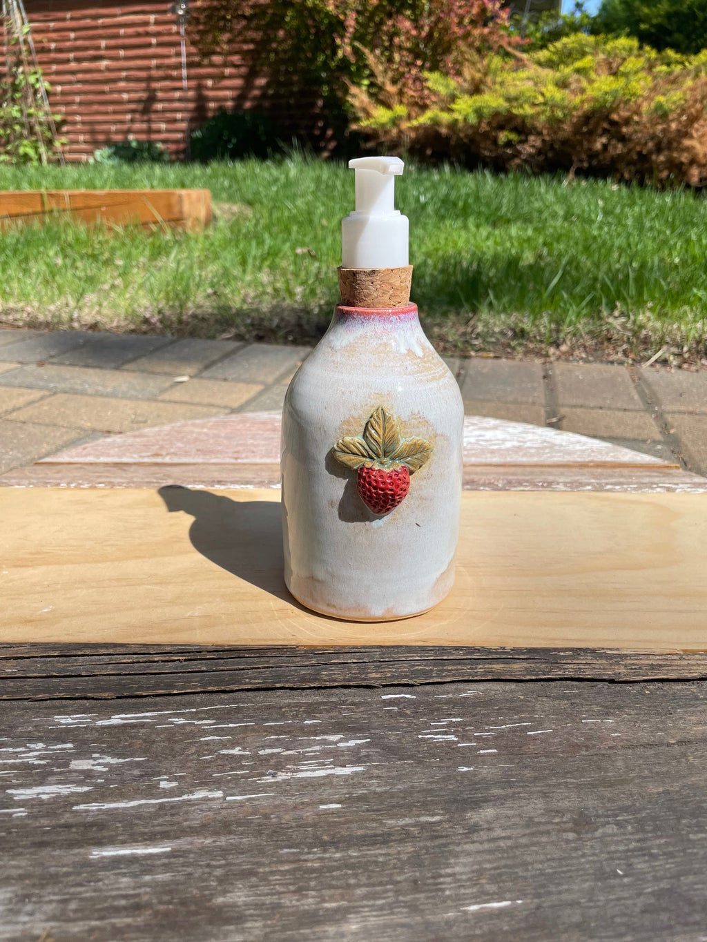 Strawberry Dispenser – Smith + Trade Mercantile